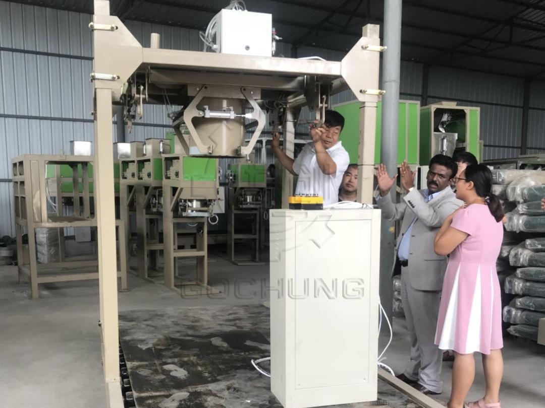Customers in Saudi Arabia visit an automatic packaging machine ...